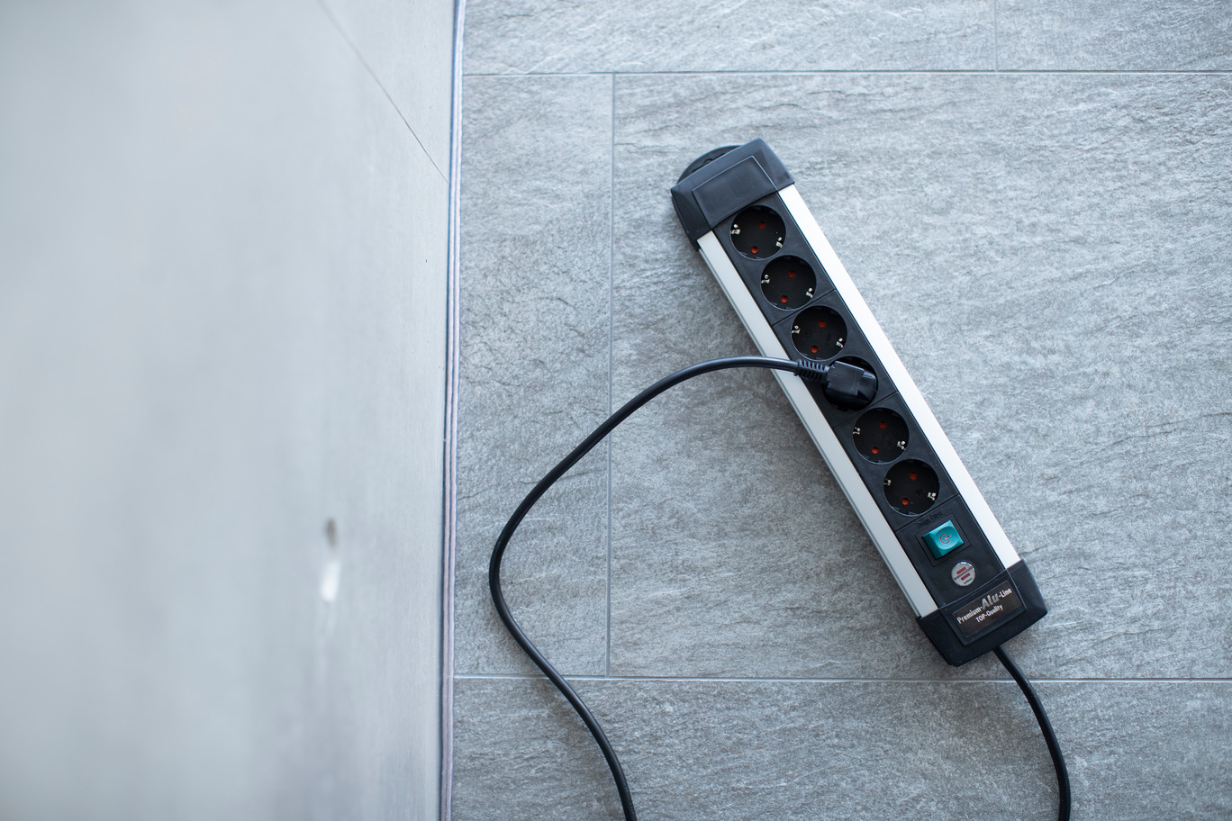 Premium-Alu-Line extension lead 6-way 3m H05VV-F 3G1,5 | brennenstuhl®