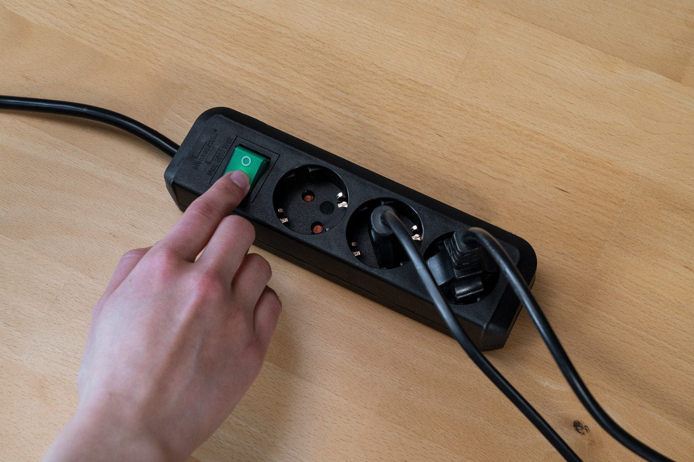 Eco-Line power strip with switch 3-fold black 3m H05VV-F 3G1,5 ...