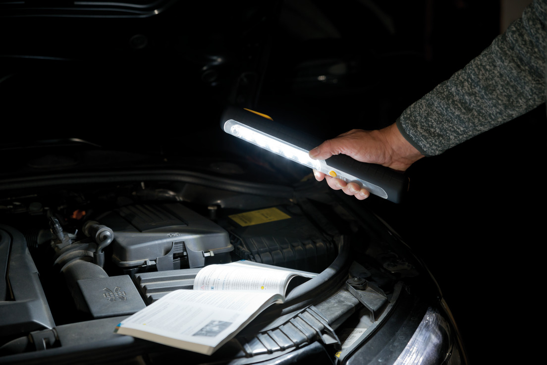 Rechargeable hand-held LED light HL 300 AD 300lm, with dynamo, hook ...