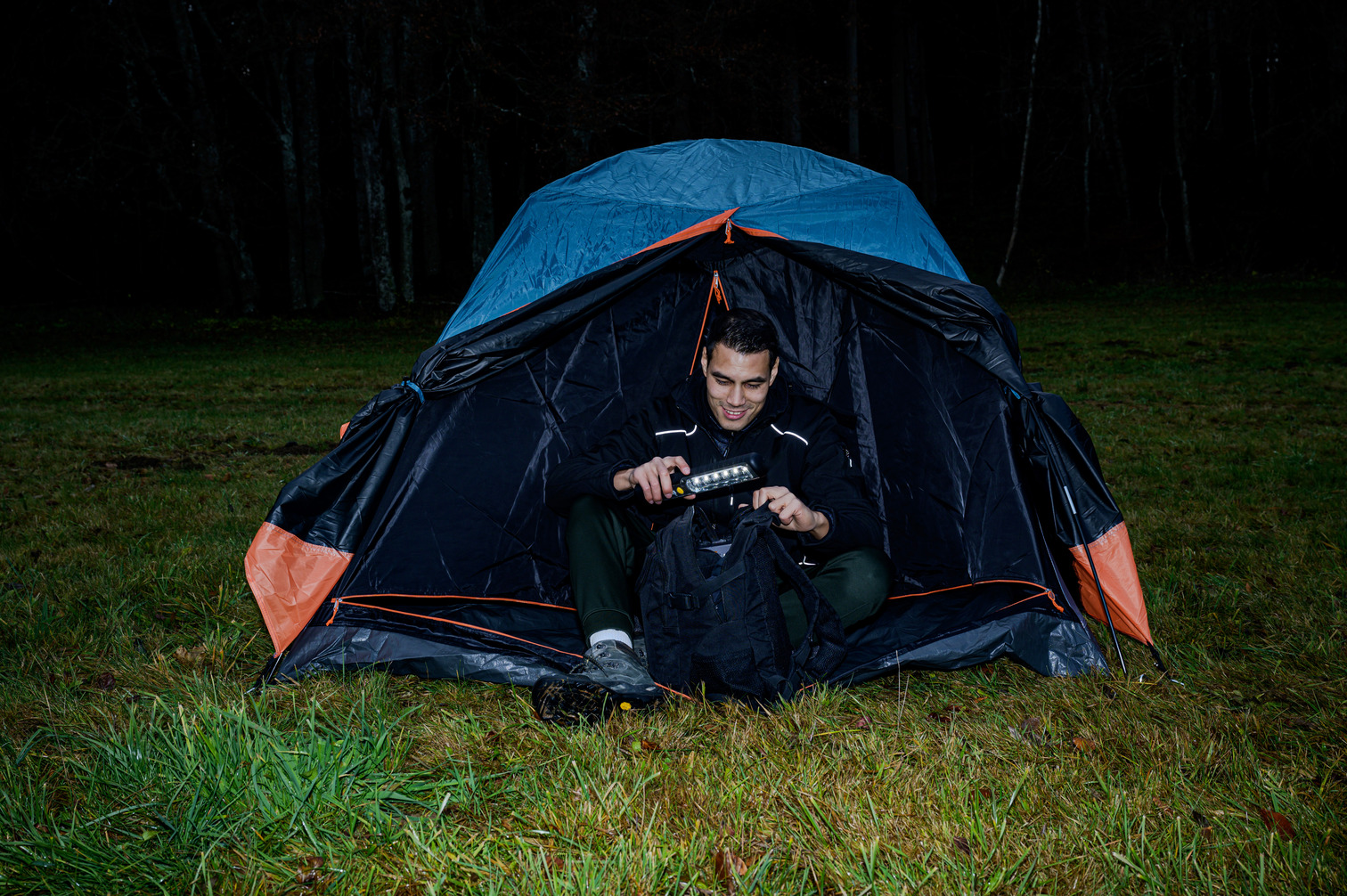 Rechargeable hand-held LED light HL 300 AD 300lm, with dynamo, hook ...