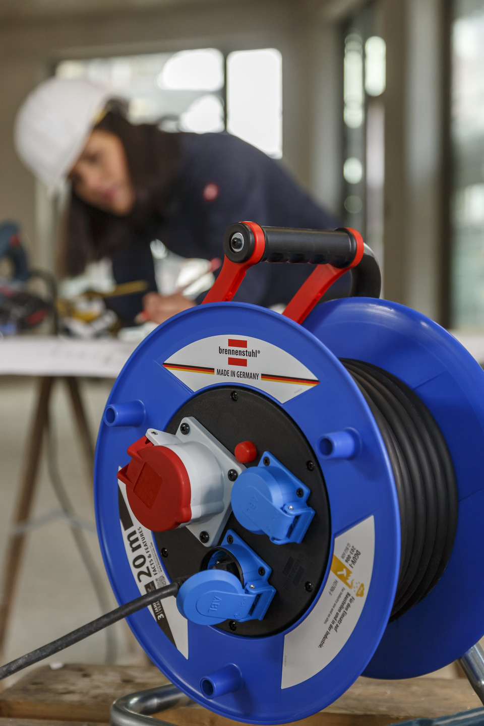 Products | Cable Reels | Garant CEE 1 IP44 cable reel for site ...